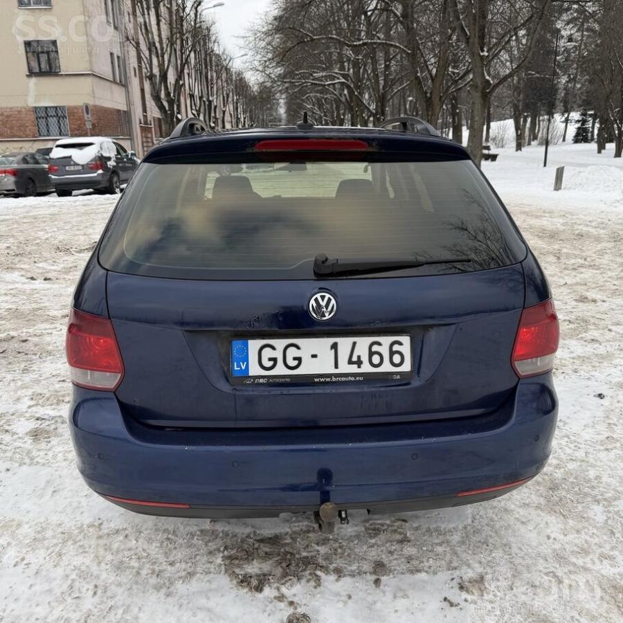 Zils Volkswagen Golf 2008 Rīga, ar dzinēja tilpumu 1.90 L un nobraukumu 550 tūkst. km par 2400 €, foto 4 vietnē AUTOMOTO.COM.LV
