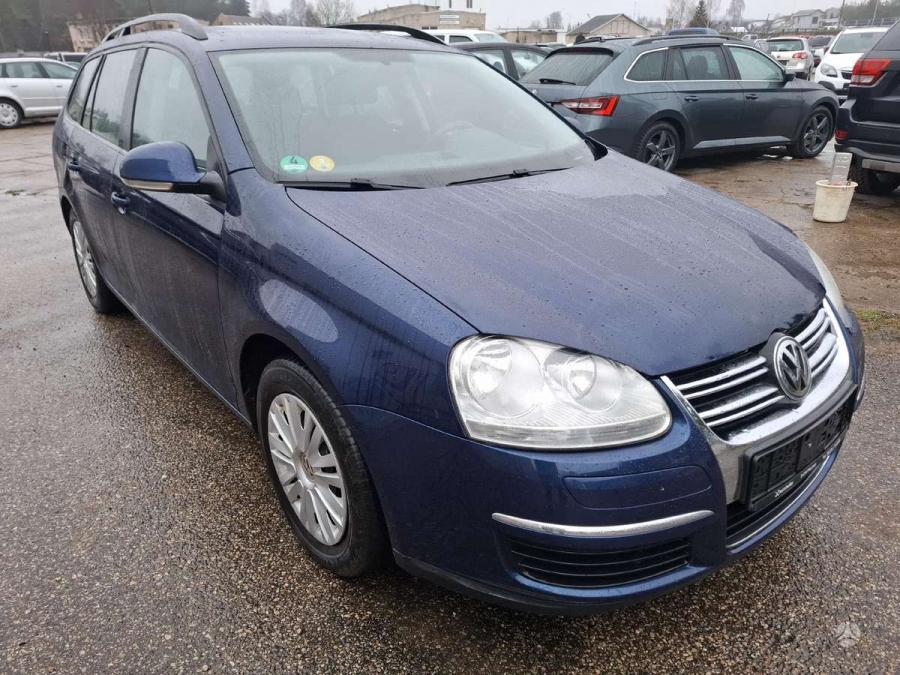 Blue Volkswagen Golf 2009 in Utena, with an engine capacity of 1.90 L and mileage of 290 thousand km for 2250 €, photo 4 on AUTOMOTO.COM.LV
