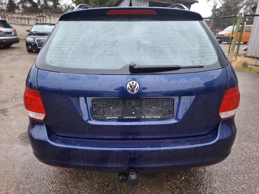 Blue Volkswagen Golf 2009 in Utena, with an engine capacity of 1.90 L and mileage of 290 thousand km for 2250 €, photo 7 on AUTOMOTO.COM.LV