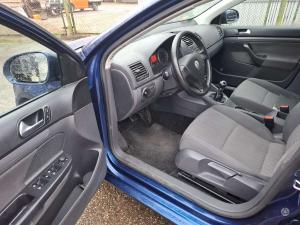 Blue Volkswagen Golf 2009 in Utena, with an engine capacity of 1.90 L and mileage of 290 thousand km for 2250 €, photo 11 on AUTOMOTO.COM.LV
