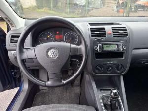 Blue Volkswagen Golf 2009 in Utena, with an engine capacity of 1.90 L and mileage of 290 thousand km for 2250 €, photo 12 on AUTOMOTO.COM.LV