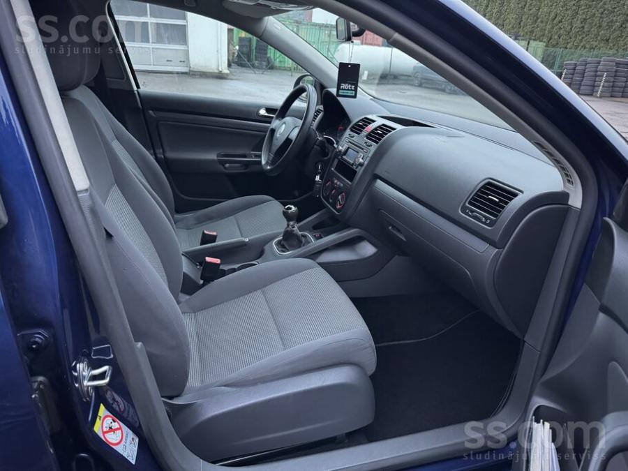 Zils Volkswagen Golf 2009 Jelgava, ar dzinēja tilpumu 1.90 L un nobraukumu 0 tūkst. km par 3850 €, foto 11 vietnē AUTOMOTO.COM.LV