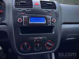 Zils Volkswagen Golf 2009 Jelgava, ar dzinēja tilpumu 1.90 L un nobraukumu 0 tūkst. km par 3850 €, foto 12 vietnē AUTOMOTO.COM.LV