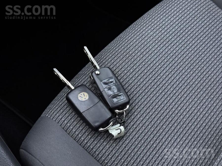 Zils Volkswagen Golf 2009 Jelgava, ar dzinēja tilpumu 1.90 L un nobraukumu 0 tūkst. km par 3850 €, foto 14 vietnē AUTOMOTO.COM.LV