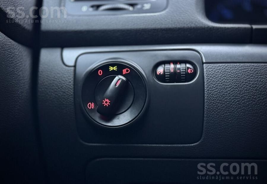 Zils Volkswagen Golf 2009 Jelgava, ar dzinēja tilpumu 1.90 L un nobraukumu 0 tūkst. km par 3850 €, foto 18 vietnē AUTOMOTO.COM.LV