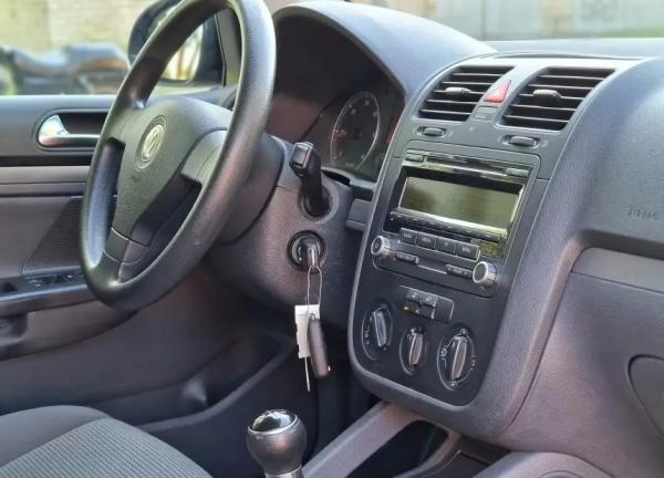 Zils Volkswagen Golf 2009 Grobiņa, ar dzinēja tilpumu 1.90 L un nobraukumu 181 tūkst. km par 3800 €, foto 10 vietnē AUTOMOTO.COM.LV