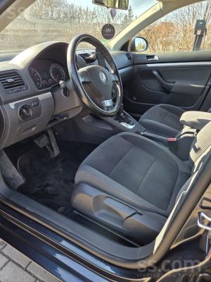 Zils Volkswagen Golf 2009 Rīga, ar dzinēja tilpumu 1.40 L un nobraukumu 265 tūkst. km par 3500 €, foto 6 vietnē AUTOMOTO.COM.LV
