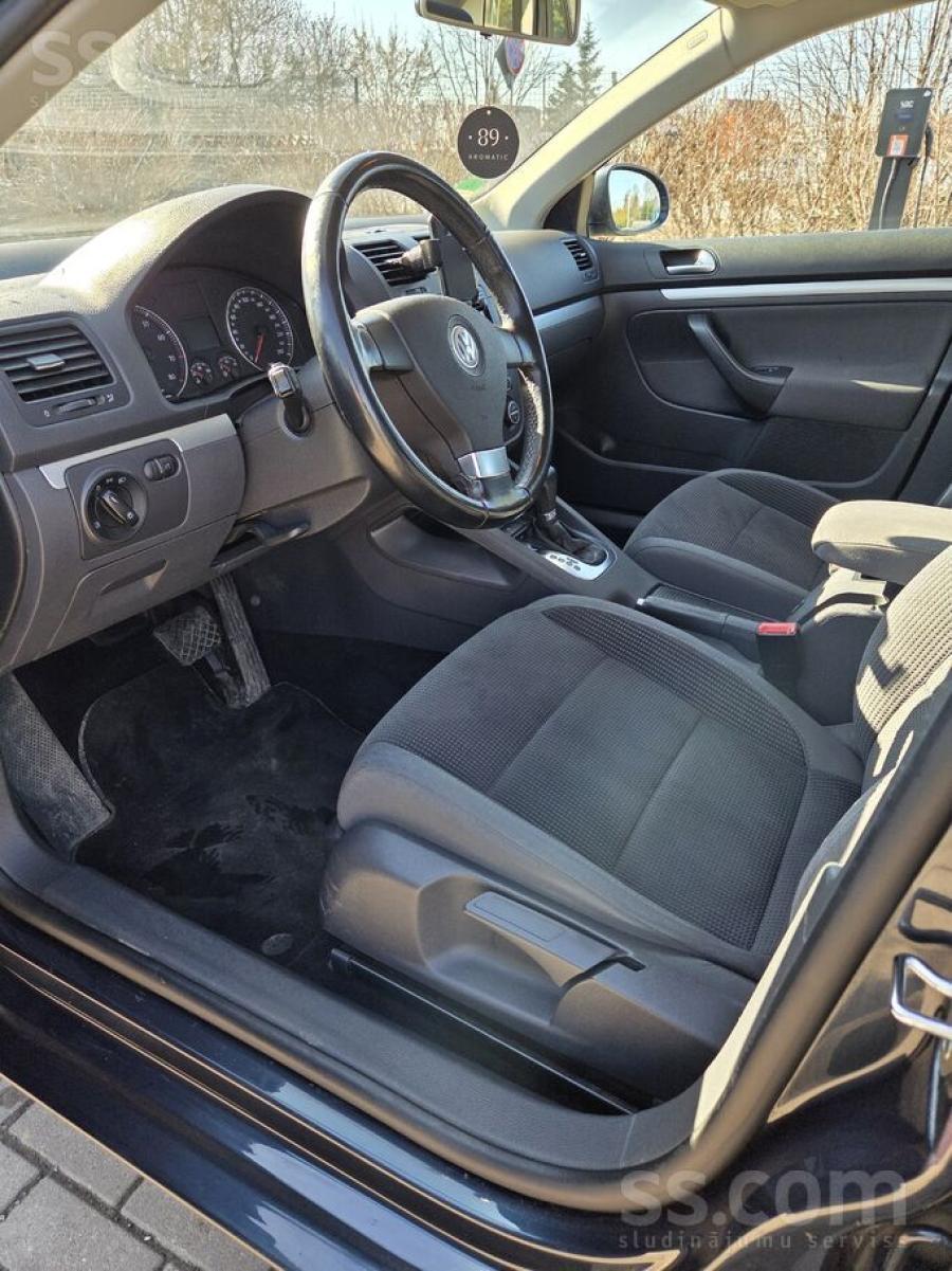 Zils Volkswagen Golf 2009 Rīga, ar dzinēja tilpumu 1.40 L un nobraukumu 265 tūkst. km par 3500 €, foto 6 vietnē AUTOMOTO.COM.LV
