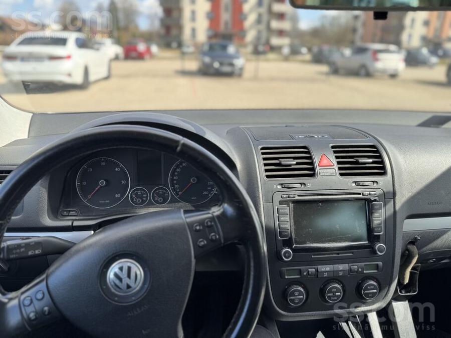 Zils Volkswagen Golf 2009 Rīga, ar dzinēja tilpumu 2.00 L un nobraukumu 404 tūkst. km par 1100 €, foto 5 vietnē AUTOMOTO.COM.LV