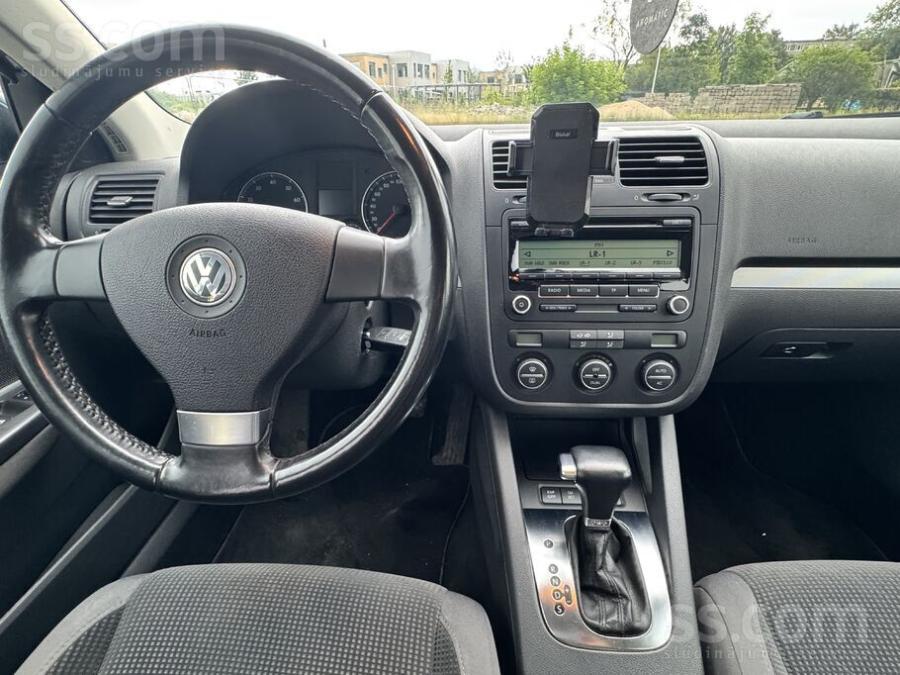 Blue Volkswagen Golf 2009 in Riga, with an engine capacity of 1.40 L and mileage of 265 thousand km for 3150 €, photo 7 on AUTOMOTO.COM.LV