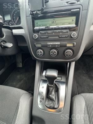 Blue Volkswagen Golf 2009 in Riga, with an engine capacity of 1.40 L and mileage of 265 thousand km for 3150 €, photo 8 on AUTOMOTO.COM.LV