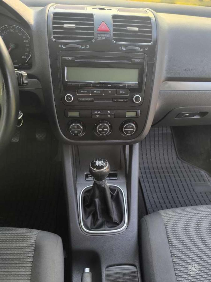 Blue Volkswagen Golf 2009 in Kaunas, with an engine capacity of 1.90 L and mileage of 221 thousand km for 2400 €, photo 16 on AUTOMOTO.COM.LV
