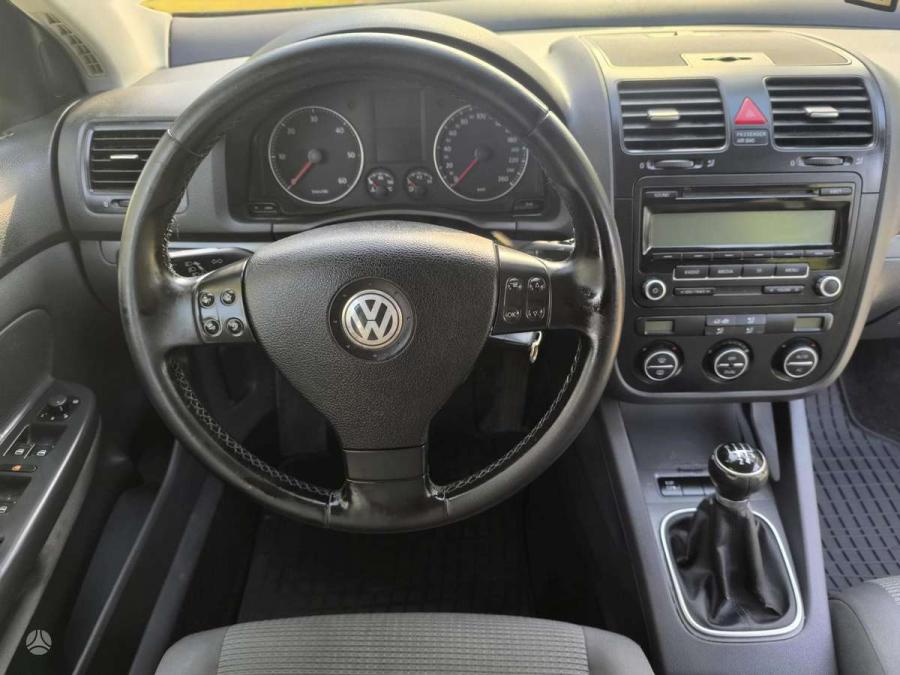 Blue Volkswagen Golf 2009 in Kaunas, with an engine capacity of 1.90 L and mileage of 221 thousand km for 2400 €, photo 17 on AUTOMOTO.COM.LV