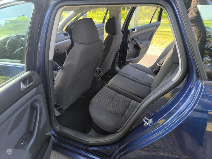 Blue Volkswagen Golf 2009 in Kaunas, with an engine capacity of 1.90 L and mileage of 221 thousand km for 2400 €, photo 22 on AUTOMOTO.COM.LV