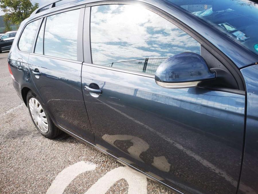 Blue Volkswagen Golf 2009 in Vilnius, with an engine capacity of 1.90 L and mileage of 301 thousand km for 2850 €, photo 7 on AUTOMOTO.COM.LV