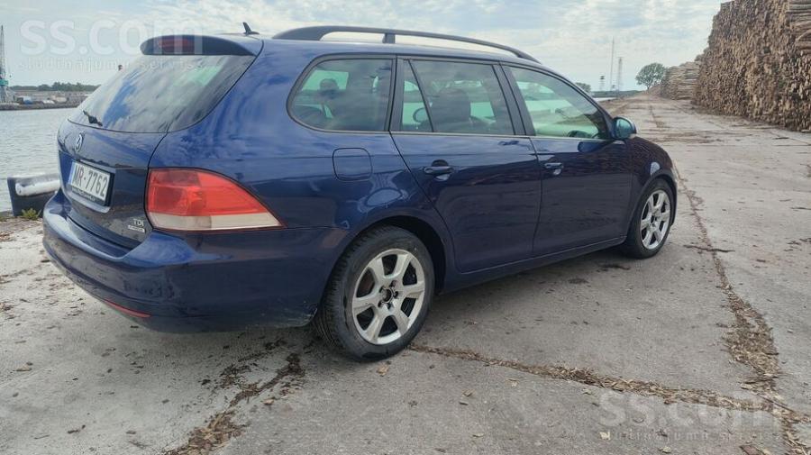 Blue Volkswagen Golf 2010 in Liepaja, with an engine capacity of 1.60 L and mileage of 320 thousand km for 3200 €, photo 4 on AUTOMOTO.COM.LV