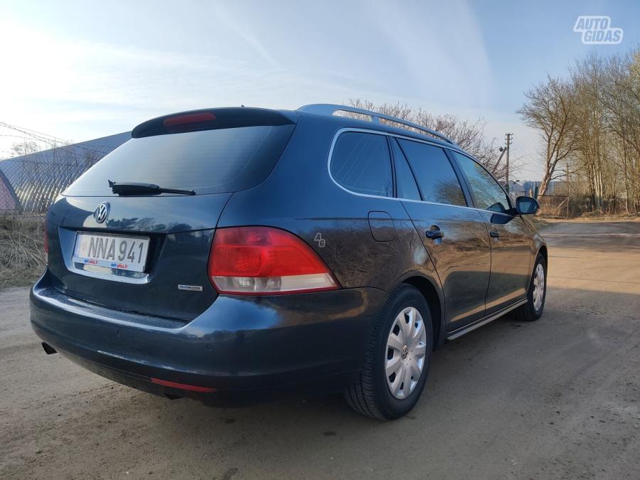 Blue Volkswagen Golf 2010 in Vilnius, with an engine capacity of 1.60 L and mileage of 215 thousand km for 3499 €, photo 5 on AUTOMOTO.COM.LV