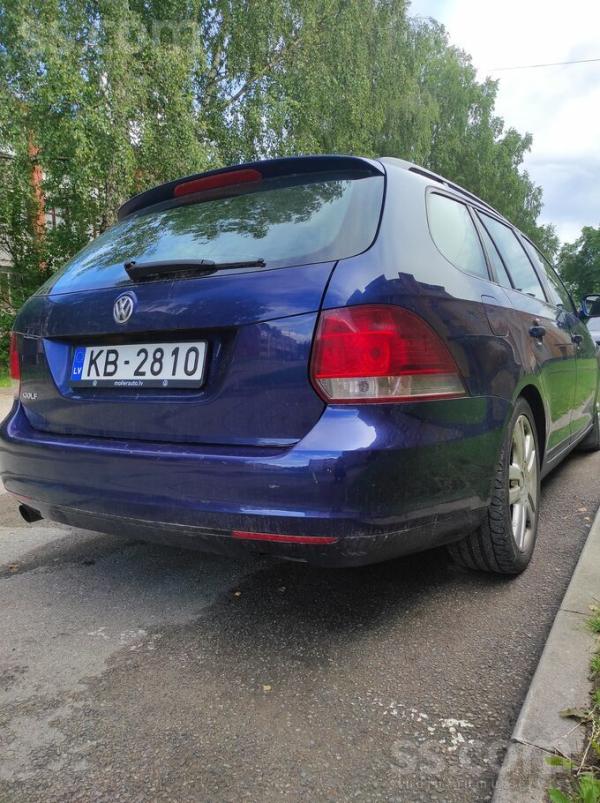 Blue Volkswagen Golf 2010 in Riga, with an engine capacity of 1.60 L and mileage of 300 thousand km for 3500 €, photo 1 on AUTOMOTO.COM.LV