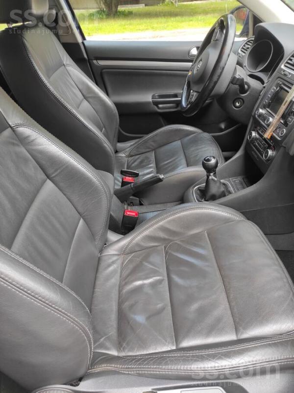 Blue Volkswagen Golf 2010 in Riga, with an engine capacity of 1.60 L and mileage of 300 thousand km for 3500 €, photo 5 on AUTOMOTO.COM.LV