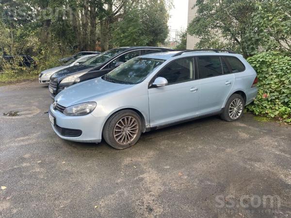Zils Volkswagen Golf 2010 Rīga, ar dzinēja tilpumu 1.40 L un nobraukumu 310 tūkst. km par 1350 €, foto 1 vietnē AUTOMOTO.COM.LV