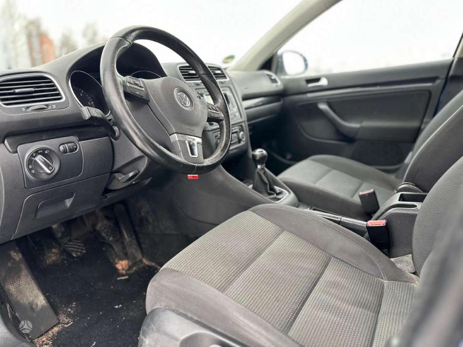 Zils Volkswagen Golf 2011 Marijampole, ar dzinēja tilpumu 1.60 L un nobraukumu 260 tūkst. km par 3699 €, foto 17 vietnē AUTOMOTO.COM.LV