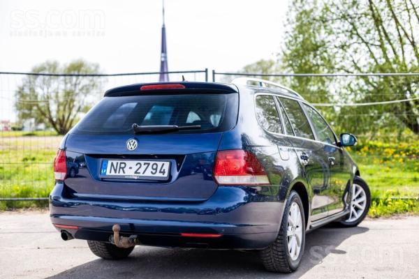 Blue Volkswagen Golf 2011 in Riga, with an engine capacity of 1.60 L and mileage of 335 thousand km for 4790 €, photo 7 on AUTOMOTO.COM.LV