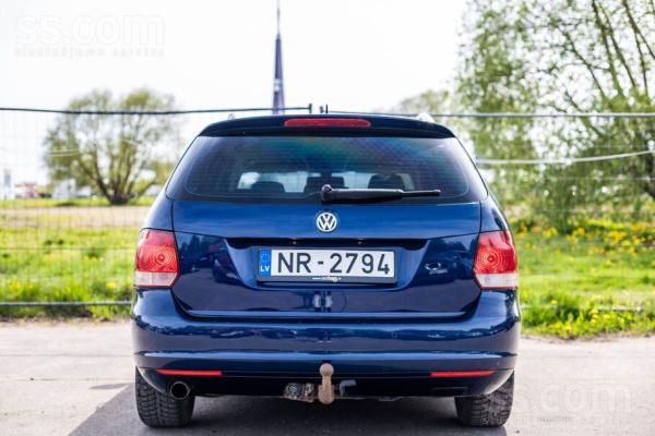 Blue Volkswagen Golf 2011 in Riga, with an engine capacity of 1.60 L and mileage of 335 thousand km for 4790 €, photo 8 on AUTOMOTO.COM.LV
