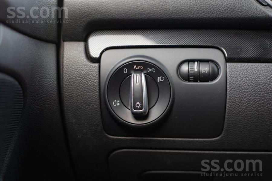 Zils Volkswagen Golf 2011 Rīga, ar dzinēja tilpumu 1.60 L un nobraukumu 335 tūkst. km par 4790 €, foto 16 vietnē AUTOMOTO.COM.LV