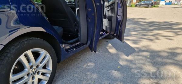Blue Volkswagen Golf 2011 in Daugavpils, with an engine capacity of 1.60 L and mileage of 305 thousand km for 3450 €, photo 7 on AUTOMOTO.COM.LV