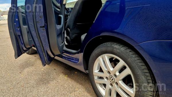 Blue Volkswagen Golf 2011 in Daugavpils, with an engine capacity of 1.60 L and mileage of 305 thousand km for 3450 €, photo 8 on AUTOMOTO.COM.LV