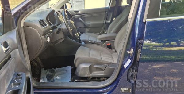 Blue Volkswagen Golf 2011 in Daugavpils, with an engine capacity of 1.60 L and mileage of 305 thousand km for 3450 €, photo 9 on AUTOMOTO.COM.LV