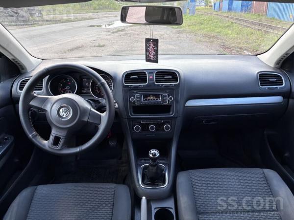 Zils Volkswagen Golf 2011 Rīga, ar dzinēja tilpumu 1.40 L un nobraukumu 395 tūkst. km par 1800 €, foto 4 vietnē AUTOMOTO.COM.LV