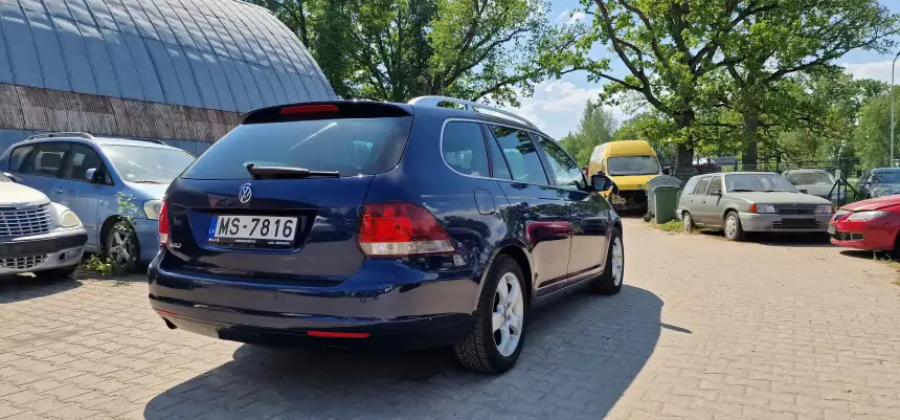 Blue Volkswagen Golf 2011 in Valmiera, with an engine capacity of 1.60 L and mileage of 217 thousand km for 3500 €, photo 4 on AUTOMOTO.COM.LV