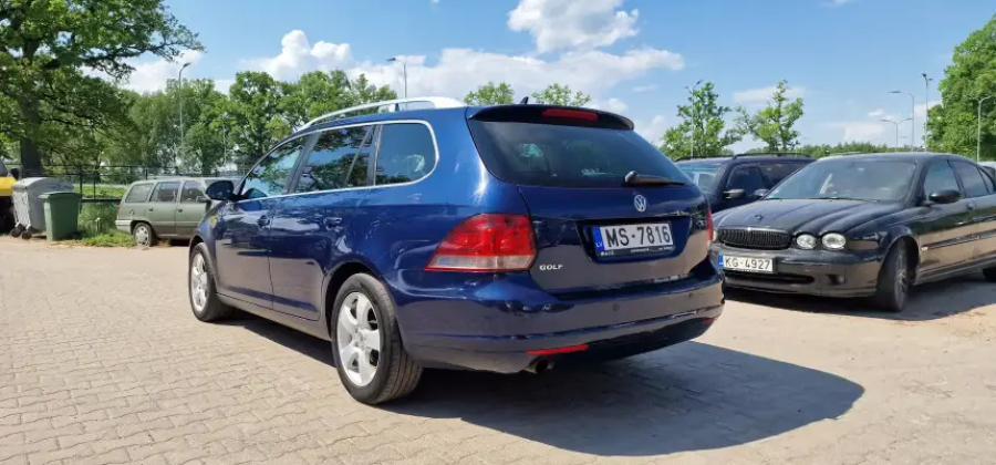 Blue Volkswagen Golf 2011 in Valmiera, with an engine capacity of 1.60 L and mileage of 217 thousand km for 3500 €, photo 5 on AUTOMOTO.COM.LV