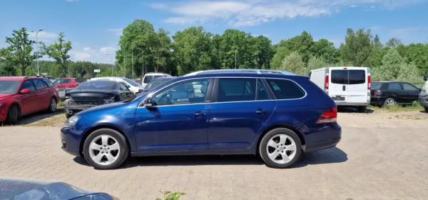 Zils Volkswagen Golf 2011 Valmiera, ar dzinēja tilpumu 1.60 L un nobraukumu 217 tūkst. km par 3500 €, foto 5 vietnē AUTOMOTO.COM.LV