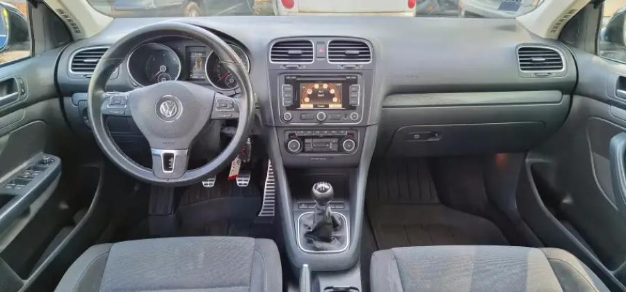 Blue Volkswagen Golf 2011 in Valmiera, with an engine capacity of 1.60 L and mileage of 217 thousand km for 3500 €, photo 8 on AUTOMOTO.COM.LV