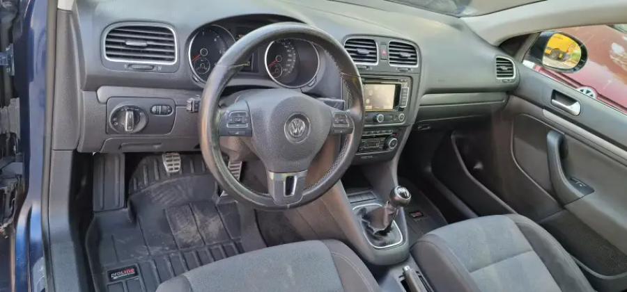 Blue Volkswagen Golf 2011 in Valmiera, with an engine capacity of 1.60 L and mileage of 217 thousand km for 3500 €, photo 9 on AUTOMOTO.COM.LV