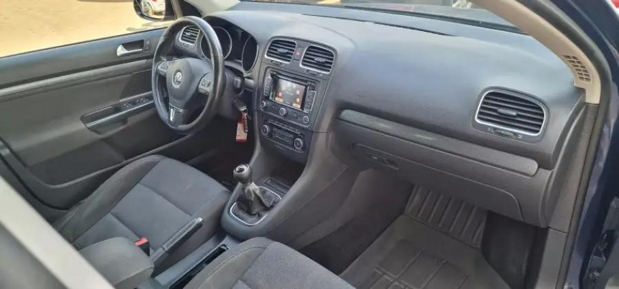 Blue Volkswagen Golf 2011 in Valmiera, with an engine capacity of 1.60 L and mileage of 217 thousand km for 3500 €, photo 11 on AUTOMOTO.COM.LV