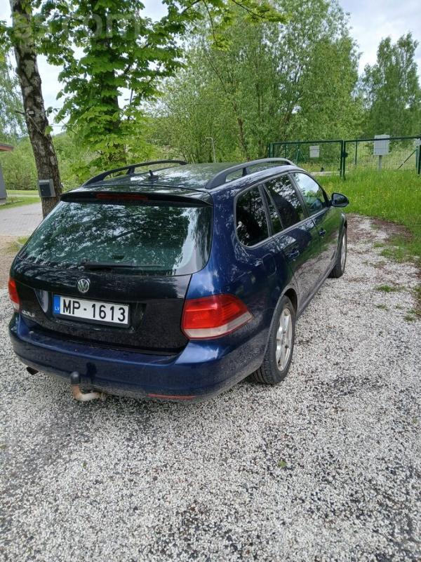 Blue Volkswagen Golf 2011 in Riga, with an engine capacity of 1.60 L and mileage of 385 thousand km for 2100 €, photo 3 on AUTOMOTO.COM.LV