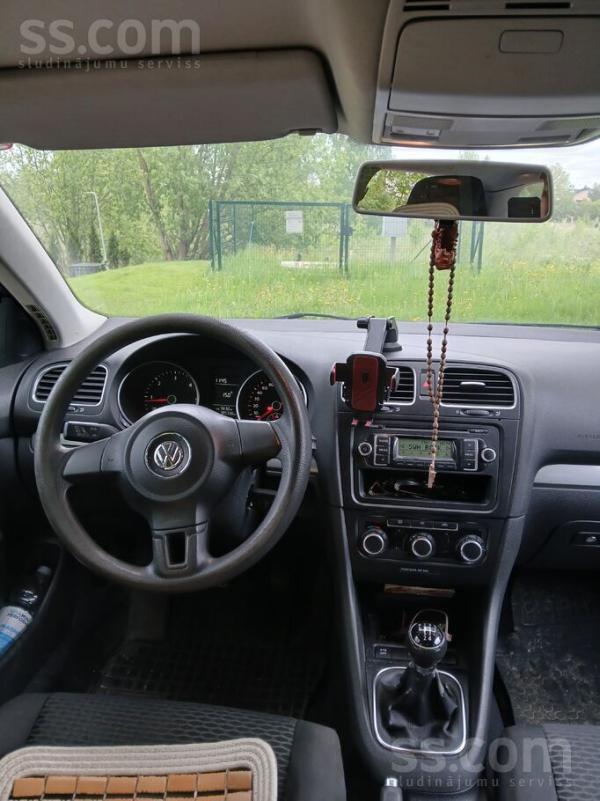 Blue Volkswagen Golf 2011 in Riga, with an engine capacity of 1.60 L and mileage of 385 thousand km for 2100 €, photo 7 on AUTOMOTO.COM.LV