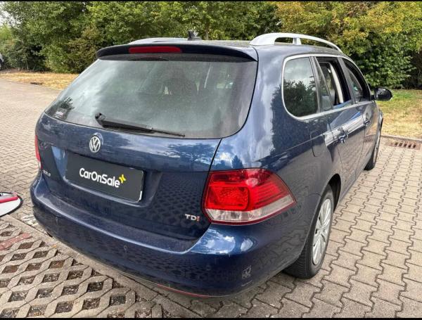 Blue Volkswagen Golf 2011 in Grobiņa, with an engine capacity of 1.60 L and mileage of 288 thousand km for 3800 €, photo 3 on AUTOMOTO.COM.LV