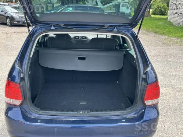 Zils Volkswagen Golf 2011 Liepāja, ar dzinēja tilpumu 1.60 L un nobraukumu 288 tūkst. km par 3950 €, foto 4 vietnē AUTOMOTO.COM.LV