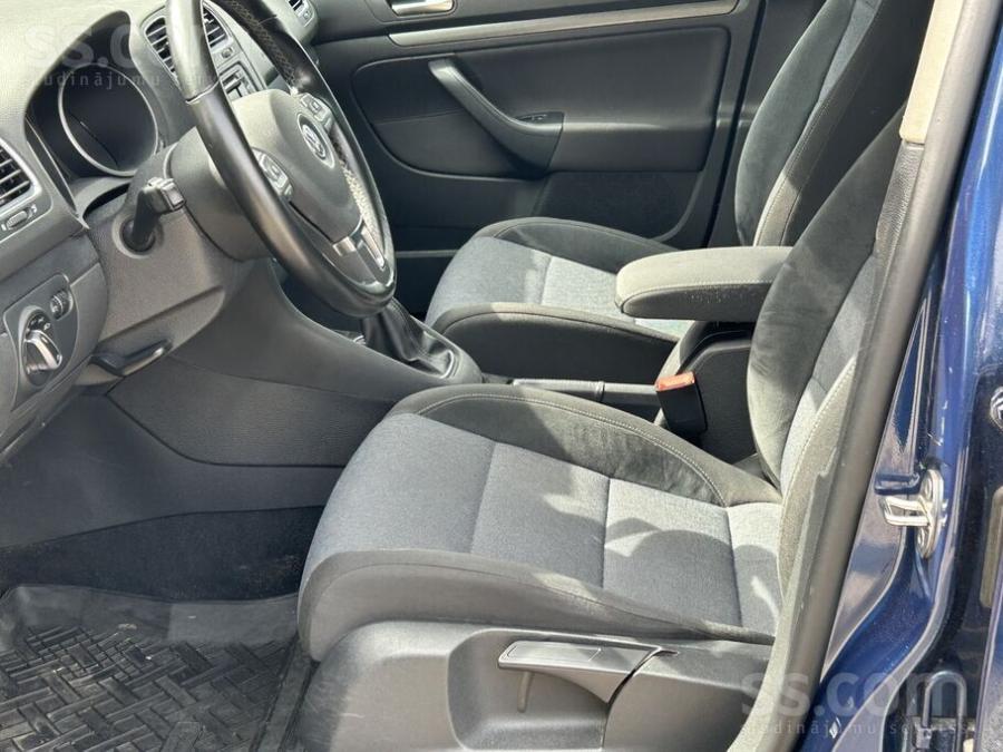 Zils Volkswagen Golf 2011 Liepāja, ar dzinēja tilpumu 1.60 L un nobraukumu 288 tūkst. km par 3950 €, foto 10 vietnē AUTOMOTO.COM.LV