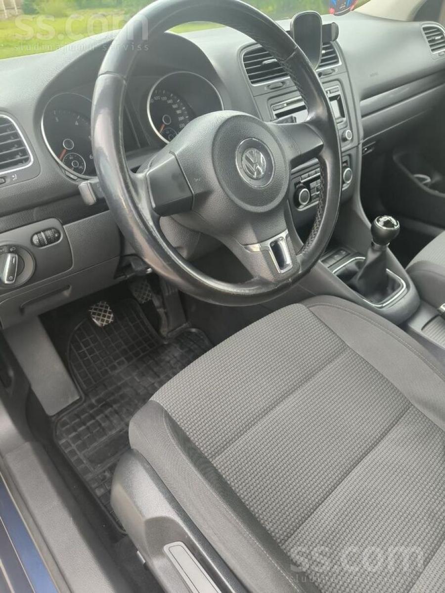 Zils Volkswagen Golf 2011 Daugavpils, ar dzinēja tilpumu 1.60 L un nobraukumu 292 tūkst. km par 3600 €, foto 6 vietnē AUTOMOTO.COM.LV