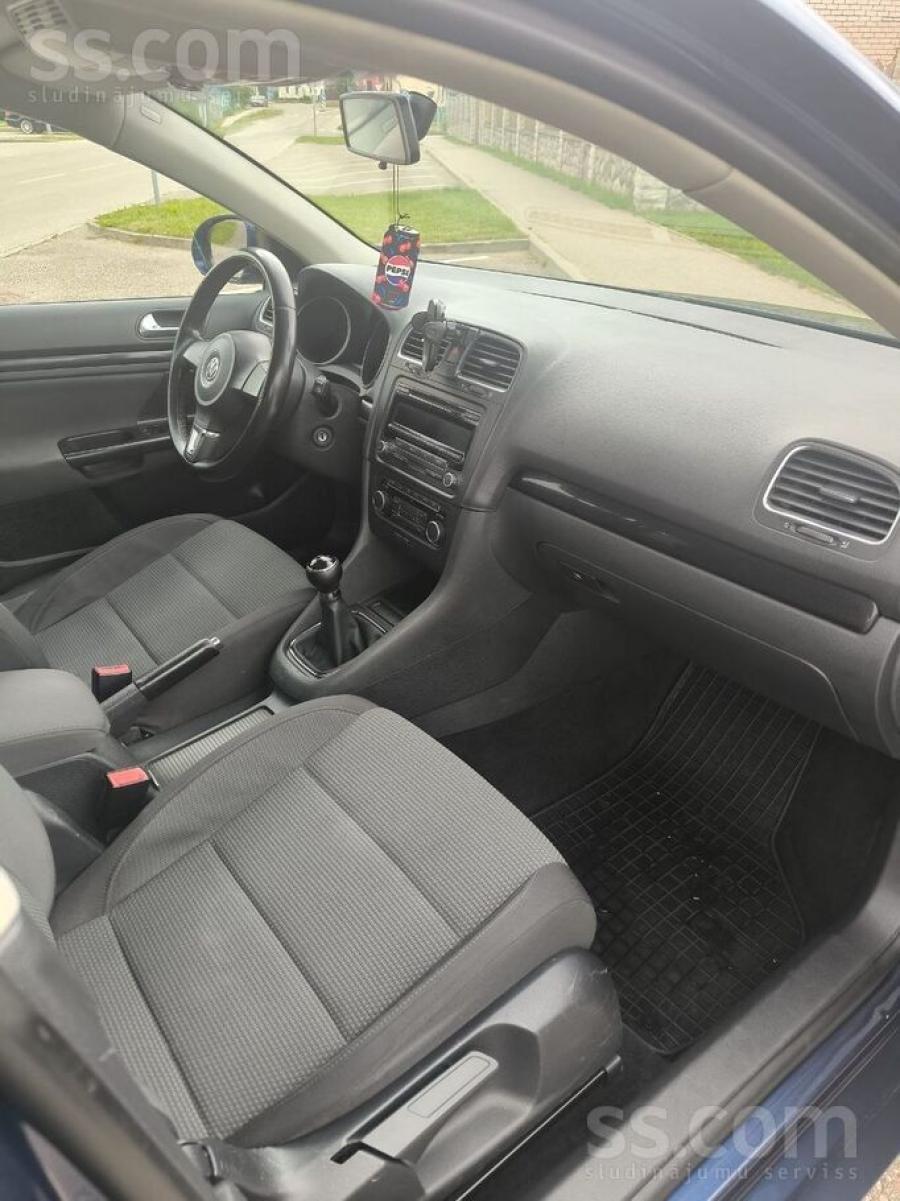 Zils Volkswagen Golf 2011 Daugavpils, ar dzinēja tilpumu 1.60 L un nobraukumu 292 tūkst. km par 3600 €, foto 8 vietnē AUTOMOTO.COM.LV