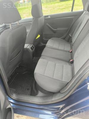 Zils Volkswagen Golf 2011 Daugavpils, ar dzinēja tilpumu 1.60 L un nobraukumu 292 tūkst. km par 3600 €, foto 9 vietnē AUTOMOTO.COM.LV