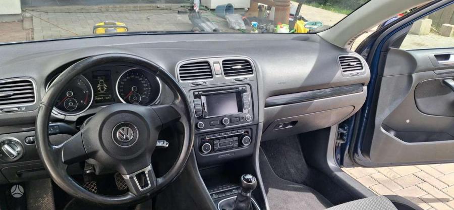 Blue Volkswagen Golf 2012 in Pasvalys, with an engine capacity of 1.60 L and mileage of 204 thousand km for 2950 €, photo 9 on AUTOMOTO.COM.LV