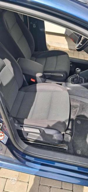 Blue Volkswagen Golf 2012 in Pasvalys, with an engine capacity of 1.60 L and mileage of 204 thousand km for 2950 €, photo 13 on AUTOMOTO.COM.LV