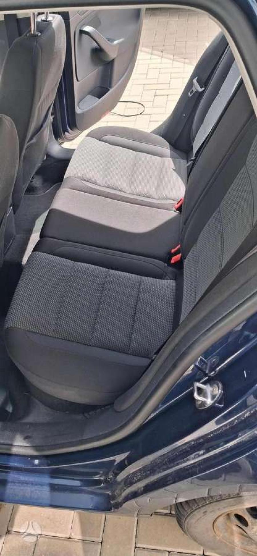Blue Volkswagen Golf 2012 in Pasvalys, with an engine capacity of 1.60 L and mileage of 204 thousand km for 2950 €, photo 14 on AUTOMOTO.COM.LV