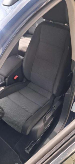 Blue Volkswagen Golf 2012 in Pasvalys, with an engine capacity of 1.60 L and mileage of 204 thousand km for 2950 €, photo 15 on AUTOMOTO.COM.LV